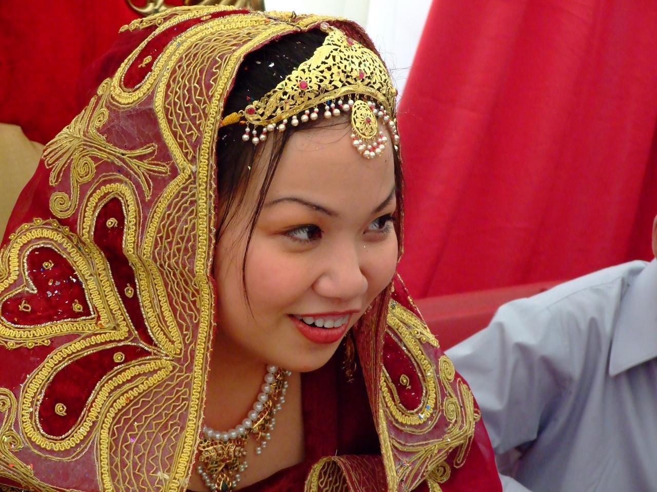 The Bride Wears What At A Chinese Wedding? The Bride Wears What At A Chinese Wedding?