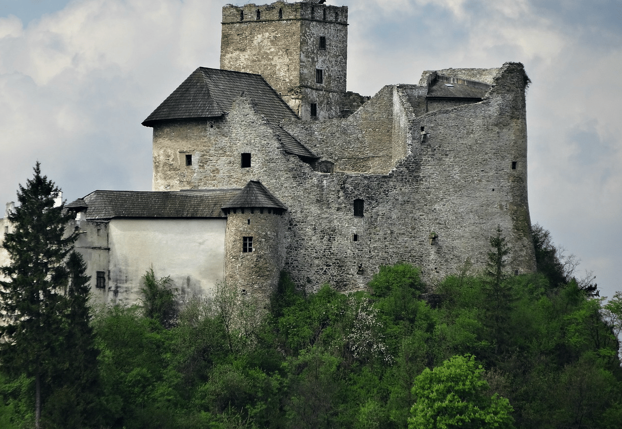 See Poland’s Haunted Niedzica Castle + Tips For Visiting